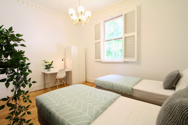 3br + 2bath Victorian Terrace Rare Heritage Home - Brunswick