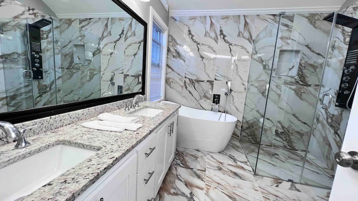 Large Modern Home East Atlanta - Sleeps 10 - Lithonia, GA