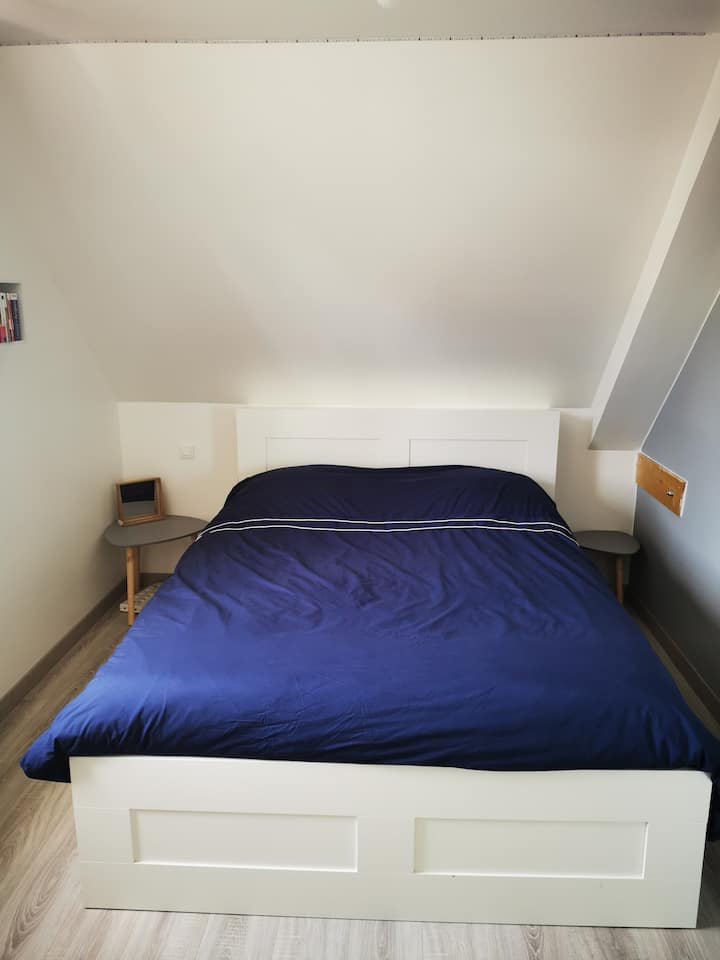 Chambre Avec Salle De Bain Privative,
Bord De Mer - Jullouville