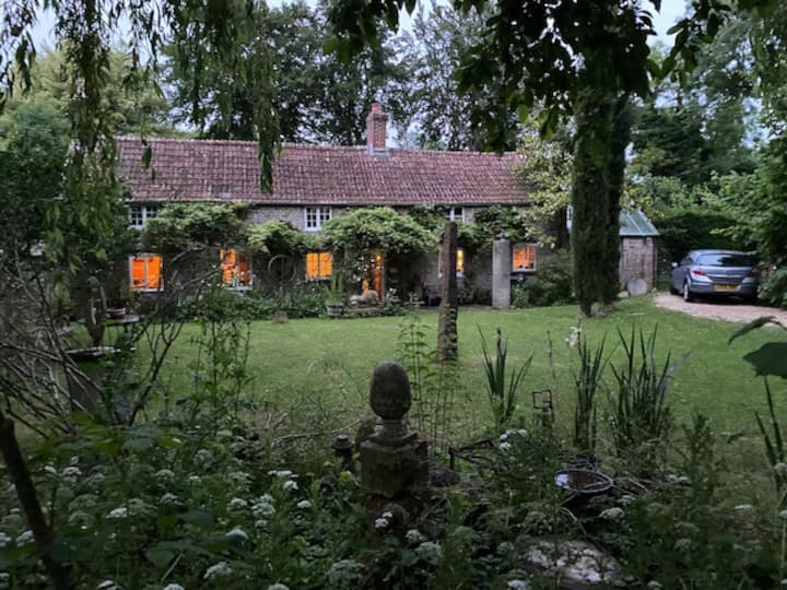 Charming 4-bedroom Detached House Near Frome. - Frome