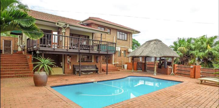 Warm & Welcoming Durban Holiday Home - Durban