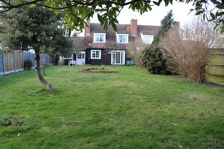 Three Bedroom House With Garden, Alconbury Village - Cambridgeshire