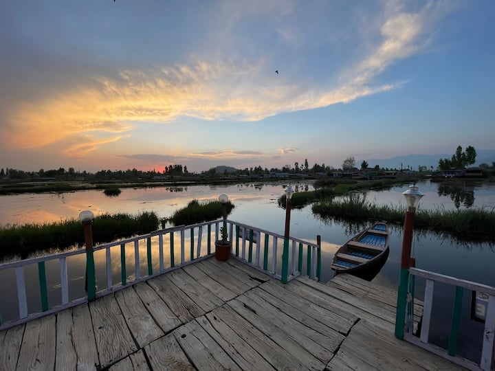 Romanticgetaway|houseboat|dalake - Srinagar