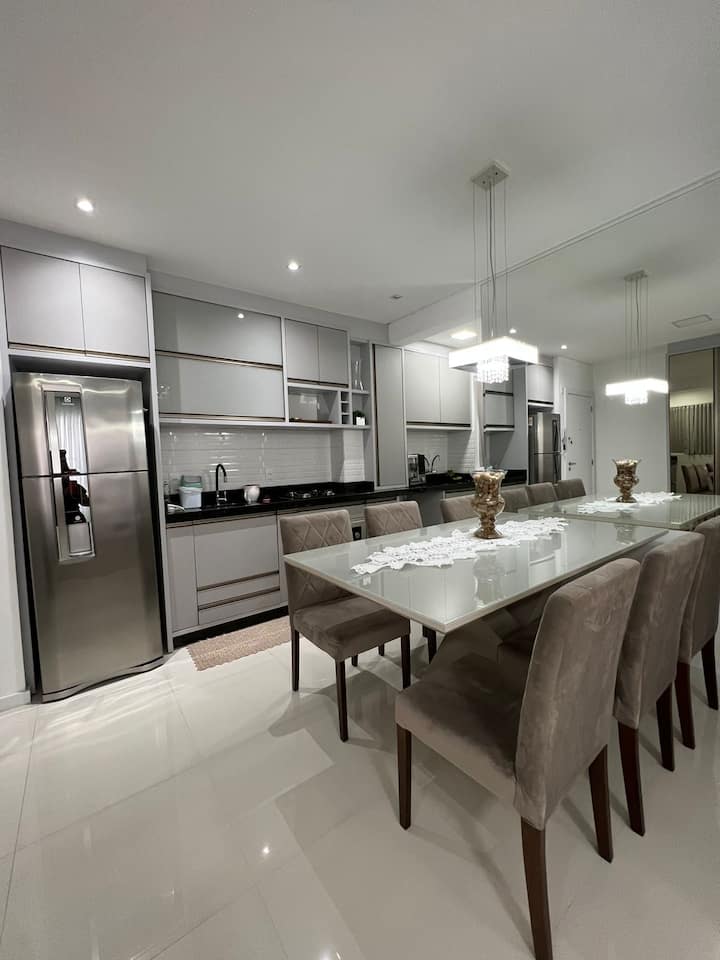 Locação Apartamento Semi-novo Com Vaga De Garagem - Balneário Camboriú