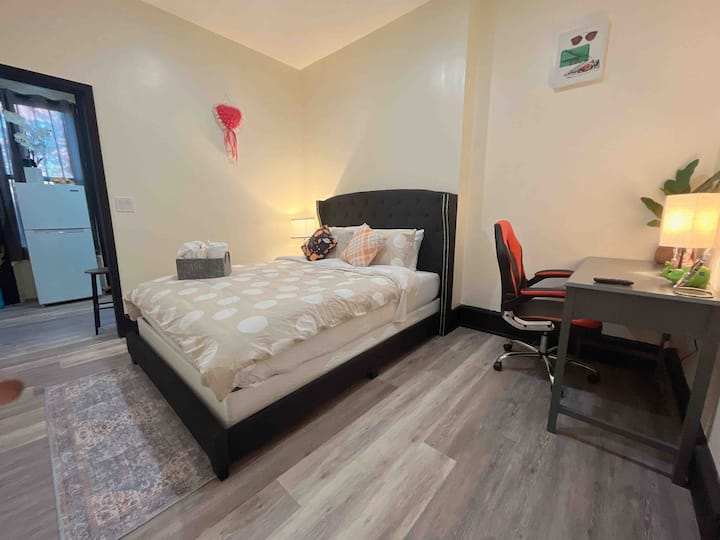 市中心小公寓,(Queen Bed)配有独立卫生间,独立厨房,离(well Fargo)7 分钟 - Philadelphia, PA