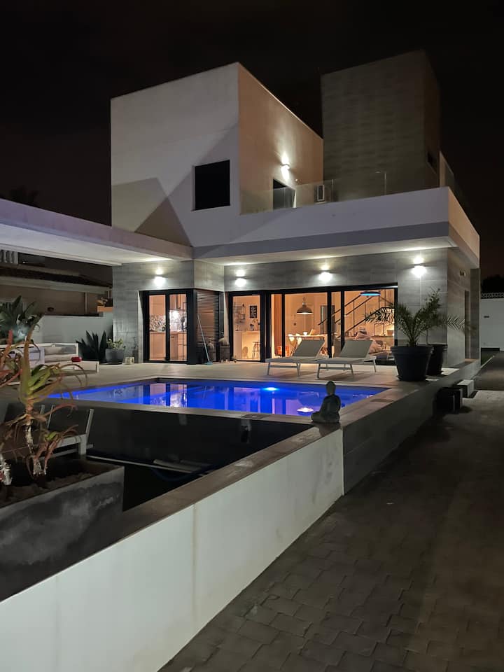 Rymlig Villa Med Egen Pool - Costa Blanca