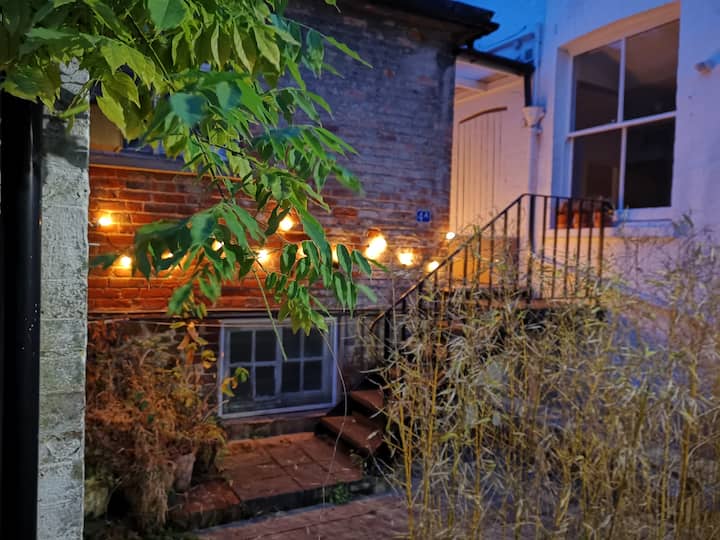 Westcott Home With A View - Dorking