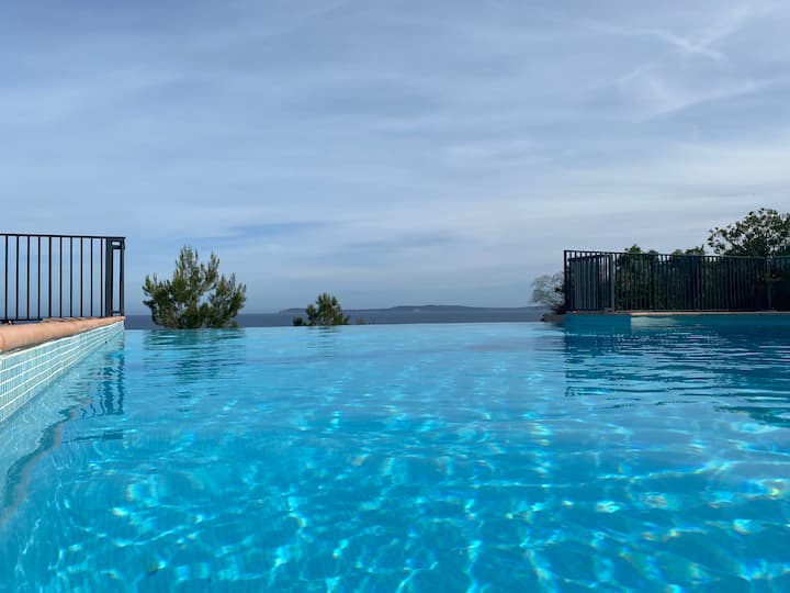 T2 Rez De Jardin Avec Accès Direct Mer Et Piscine - Le Lavandou