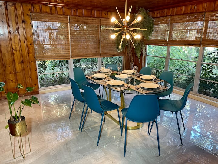 Two King Size Beds (Plus More) And Chef’s Kitchen - Gainesville, FL