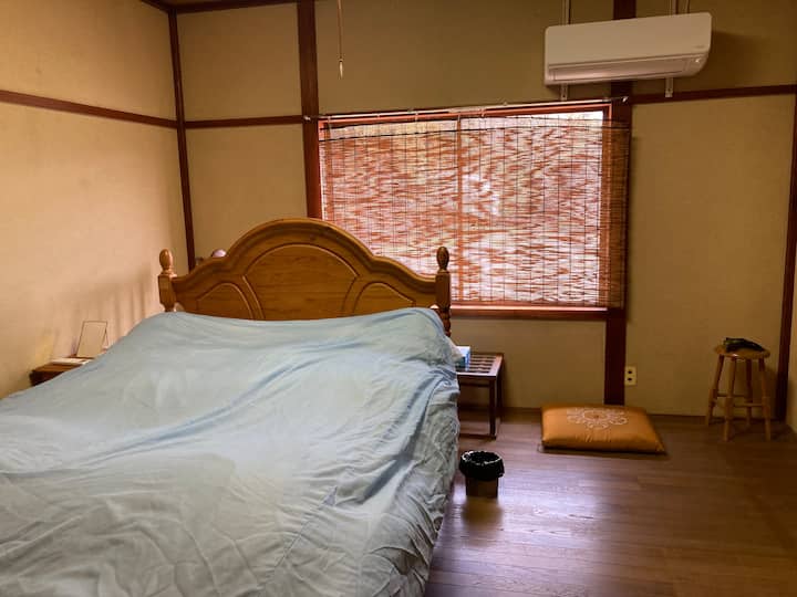 アットホームでのんびりローカルな滞在
Kurobe田舎ゲストハウス『未完なサン』ダブルベッドのお部屋 - 富山県