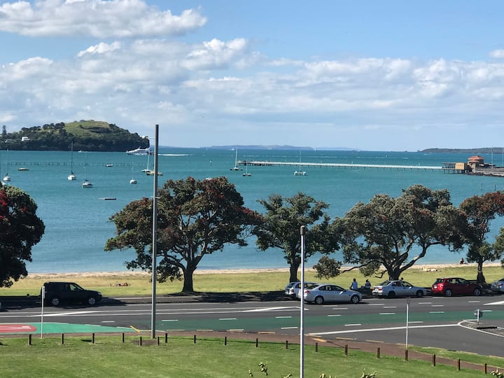 Waterfront Retreat - Auckland