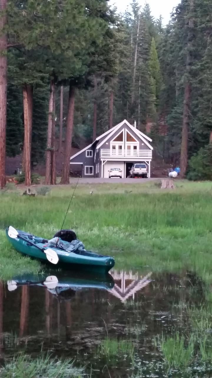 Almanor Lake Front Cottage - Chester, CA