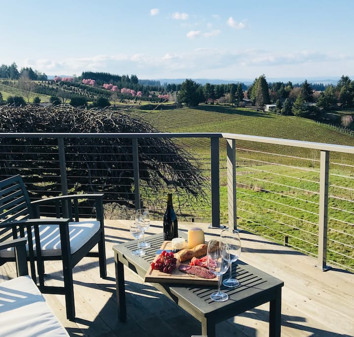 Vineyard And Mountain View Wine Country Retreat - Sherwood, OR