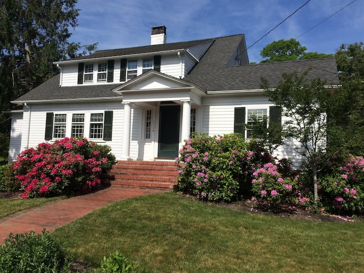 Captain's House- Walk To Downtown - Oak Bluffs, MA