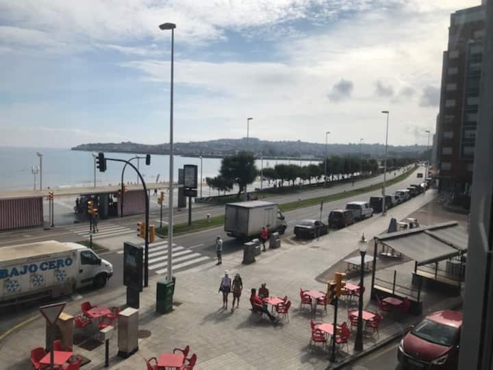 Fantástico Piso En Primera Linea De Playa - Gijón