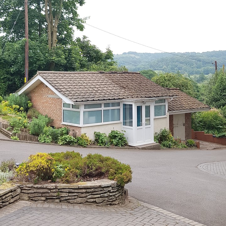 Serene & Green: Modern Studio Apartment! - Bromsgrove