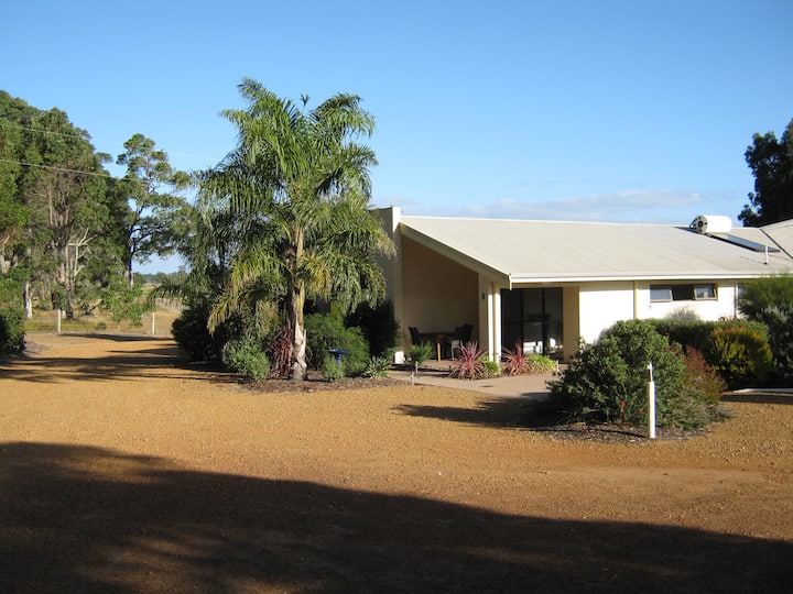 Margaret River / Cowaramup Studios Accommodation 1 - Cowaramup