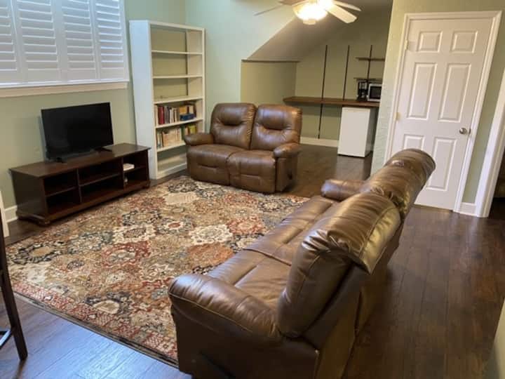 2 Bedroom Suite Home Away From Home - Tallahassee, FL
