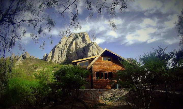 Stunning View Rustic Chalet #1 - Bernal
