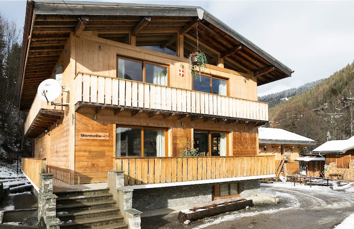 Chalet Marmotte M2: Stunning Central Apt For 8 - Montriond