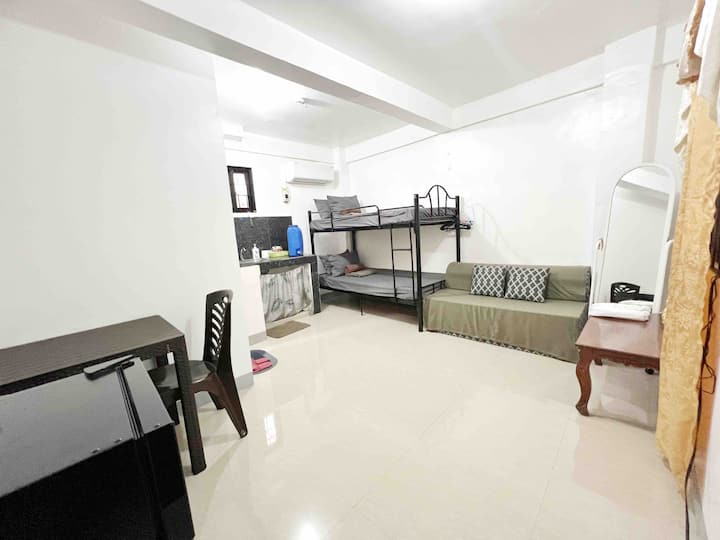 Newly Studio Type Acroom Apartelle Near Sm Starosa - Biñan