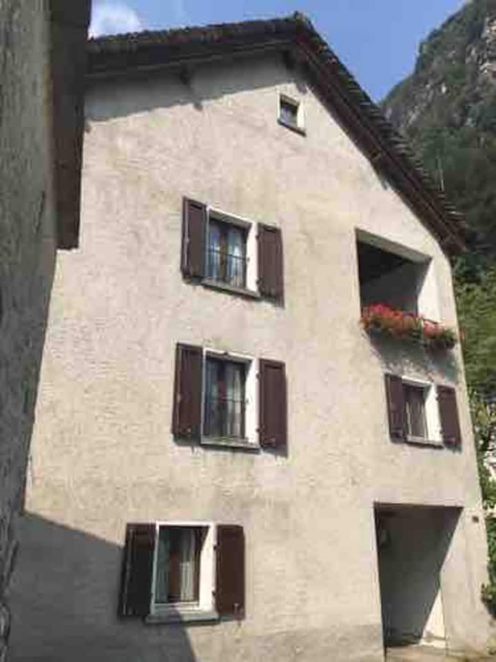 Verzasca~rustico Per Vacanza - Brione