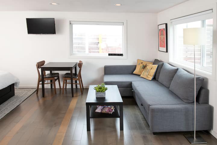 Private Guest House With Outdoor Patio - Seattle