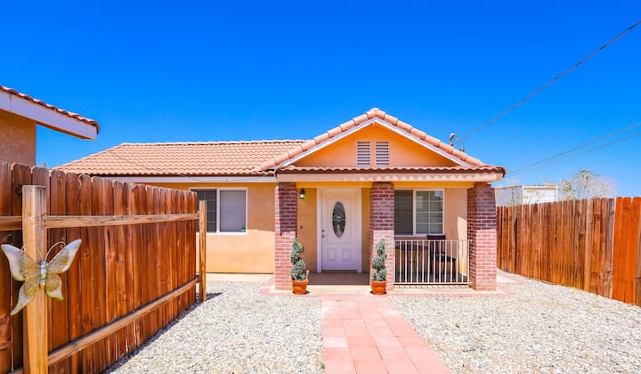 Quiet Secluded Home, Perfect For Business Travel. - Palmdale, CA