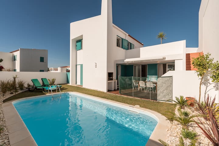 Tender Villa: Beachfront Resort & Pool Experience - Praia da Rocha