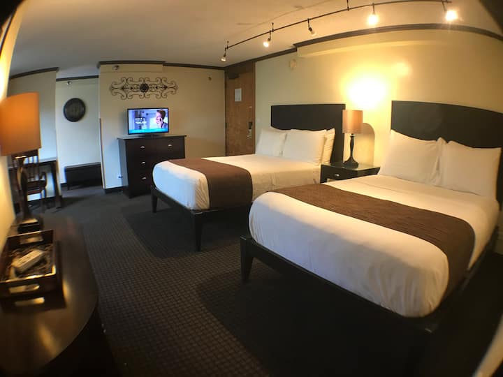 Corner Unit Bamboo Studio W/separate Full Kitchen. - Honolulu