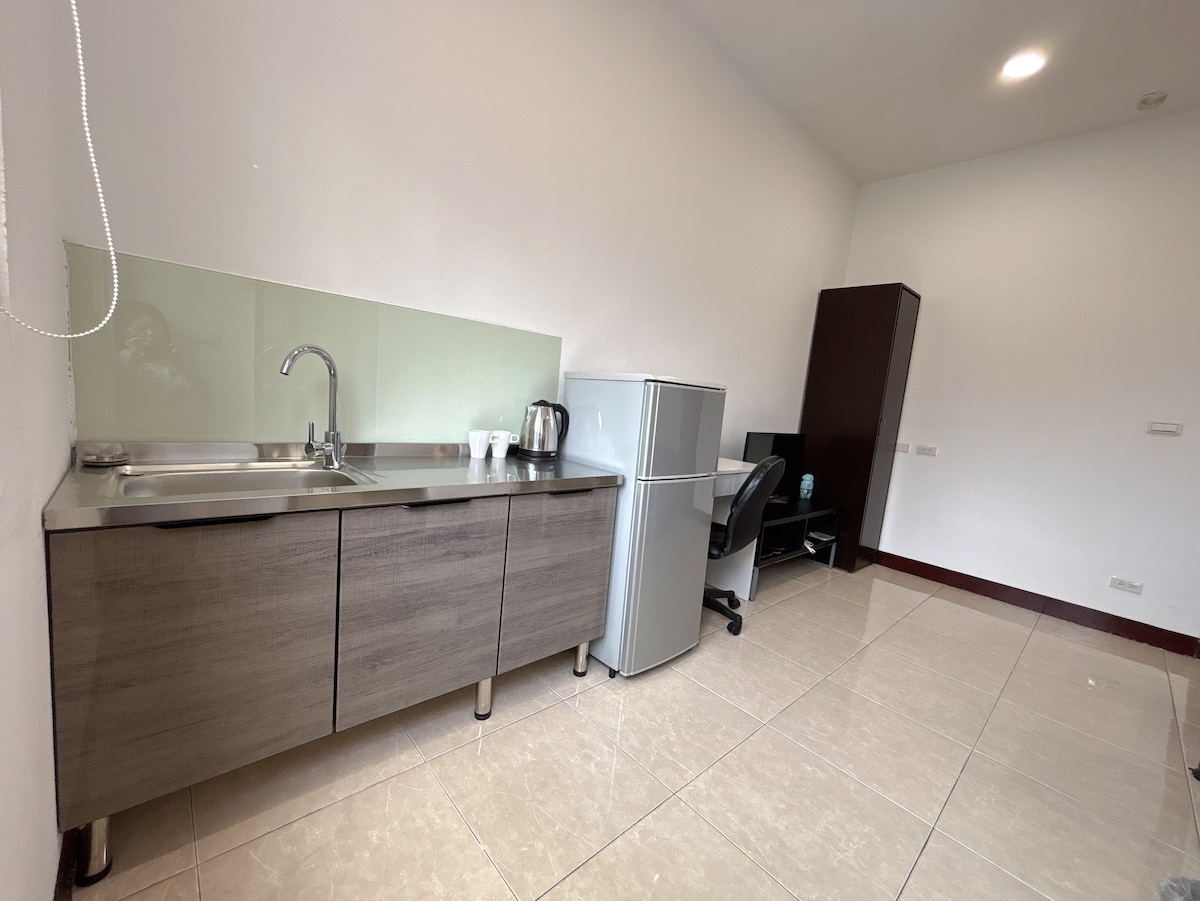 Grande chambre confortable pour 2 @ bagagerie gratuite @ Ximen Station ...