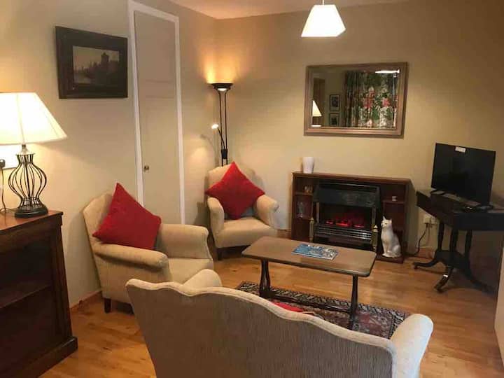 Lally’s Lodge - Self Contained 1 Bedroom Apartment - 트랄리