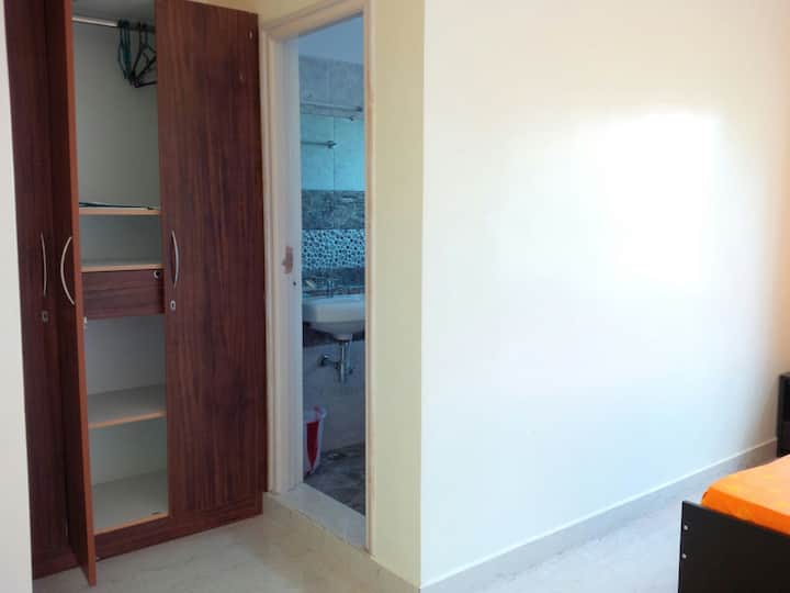 Melrose Place Gokulam Large Studio Apartment. - Mysuru