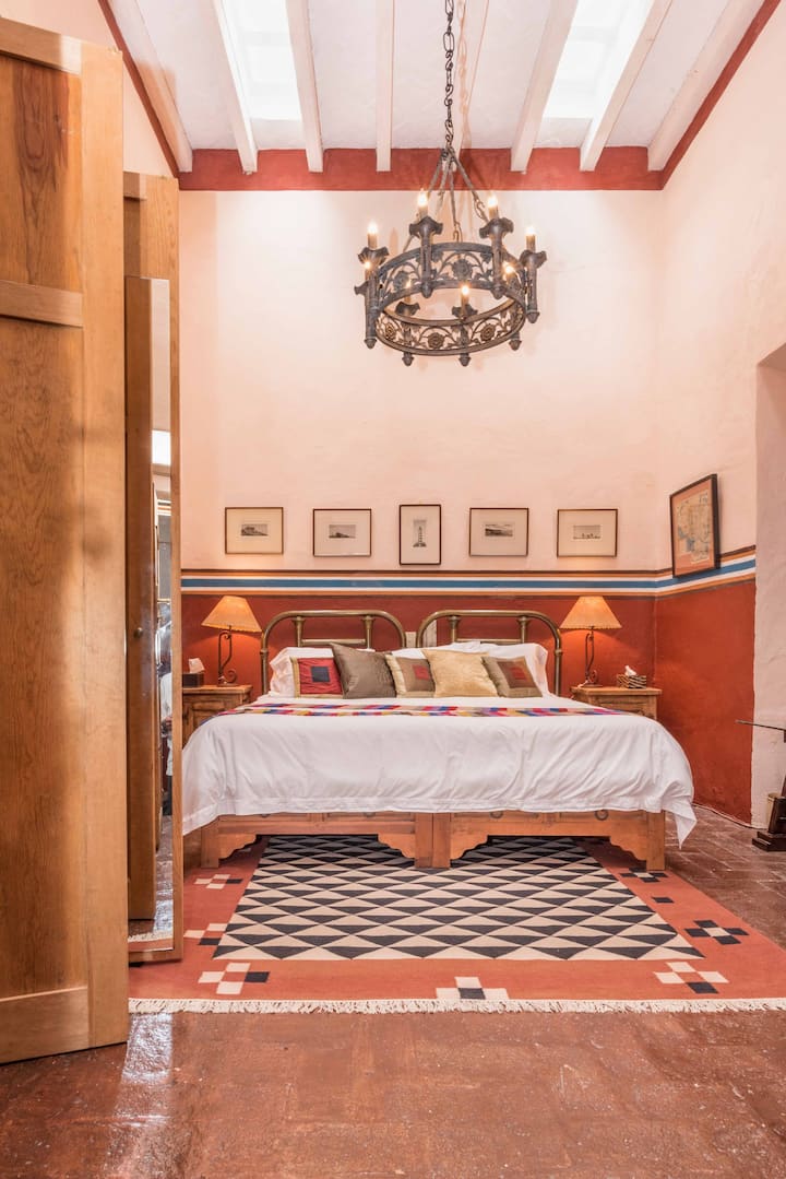 Private Deluxe Suite Steps From El Jardín - San Miguel de Allende