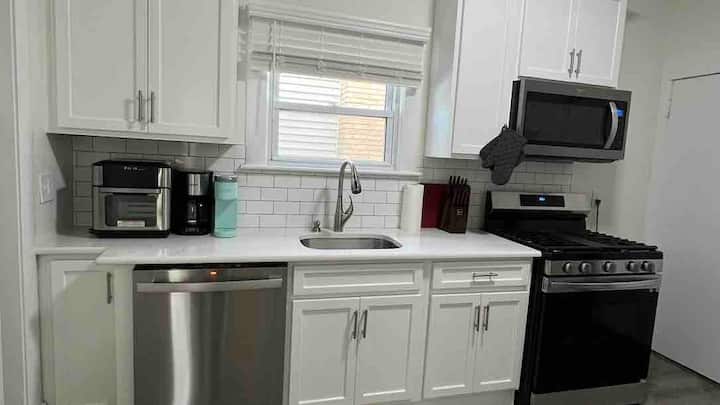 Upscale 2 Bdrm Apt 1 Block From Downtown Red Bank. - Red Bank, NJ