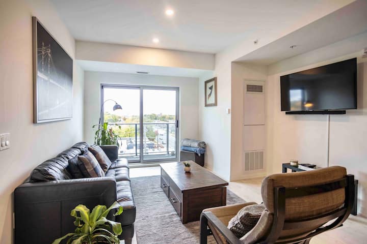 Full Luxury Sleek Penthouse Suite - Toronto