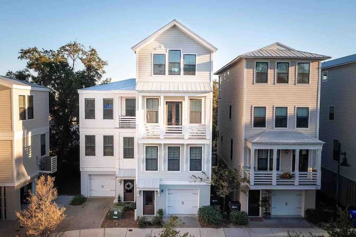 Walk Or Bike To Beaches & Under 6 Miles To Historic Downtown - Mount Pleasant, SC