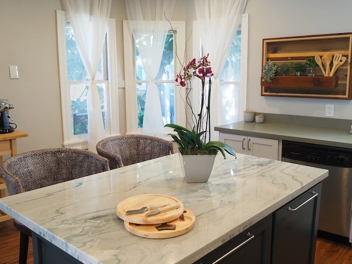 Modern Lake Merritt Beauty Sleeps 4 - Oakland, CA
