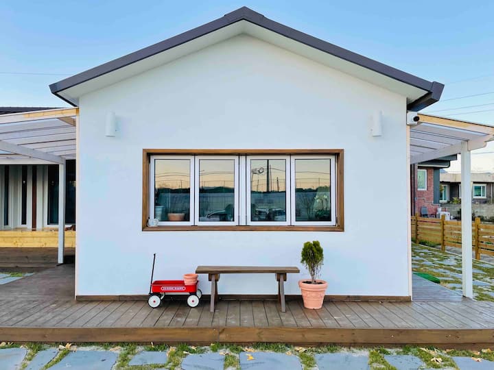 강릉 스테이모래내 (한옥, 독채, 넓은 잔디밭, 불멍, 평일특가, 넷플릭스, 사천해변3분) - Gangneung-si