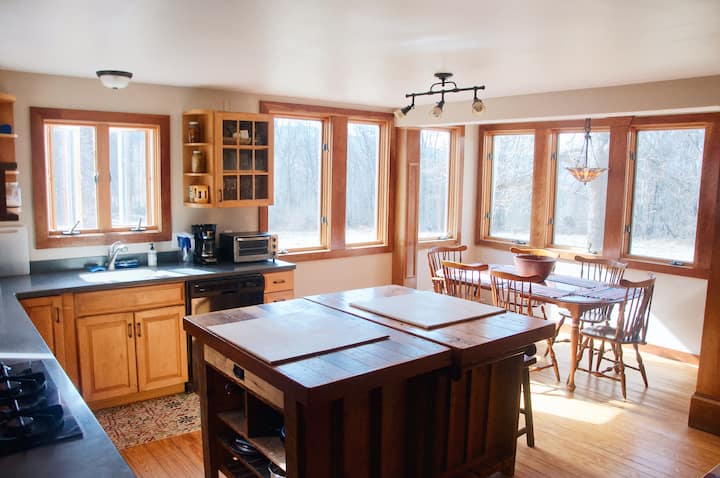 Shenandoah Family Stay: Farmhouse, Trails, Hottub - Front Royal, VA