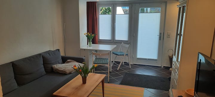 Helle Souterrain-wohnung - Bergisch Gladbach