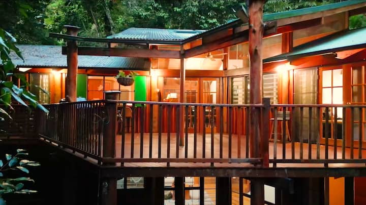 Tropical Timber Treetop Home - 4br Swimming Creek. - Cairns