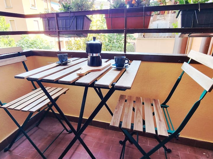 Via Vittorio Veneto Large Independent 
Apartment. - Bologne