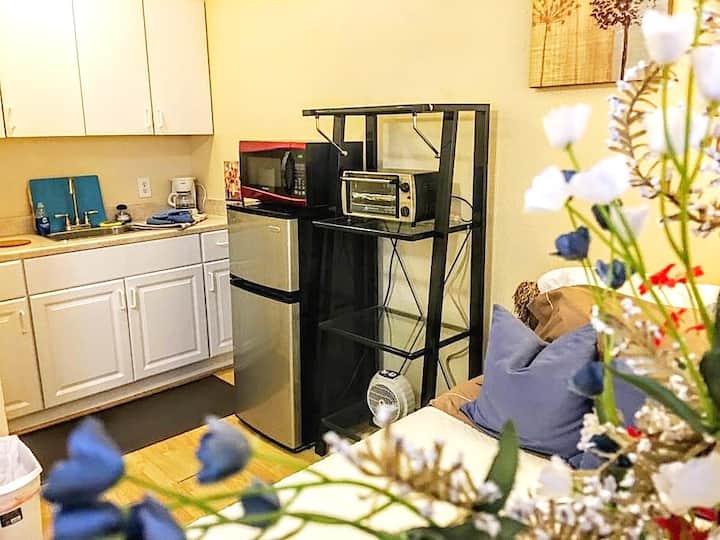 4323 Mckinney Ave Studio 8, Wifi, Parking - Dallas, TX