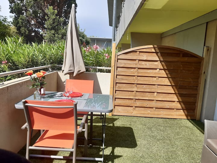 Studio Avec Terrasse Et Parking Sécurisé - Arles