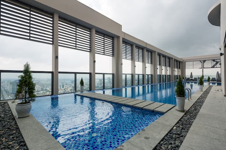 Beachfront 2br Suite • 30th Floor• Free Pool - Da Nang
