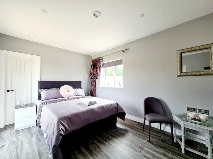 Mystique Barn Double Room - Bristol