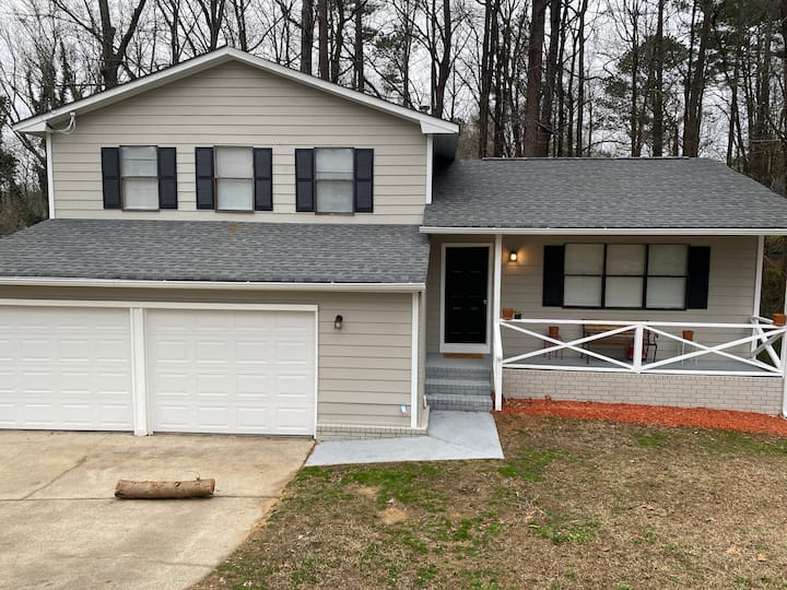 The Carlisle 7526
Newly Remolded Two Story Gem - Jonesboro, GA