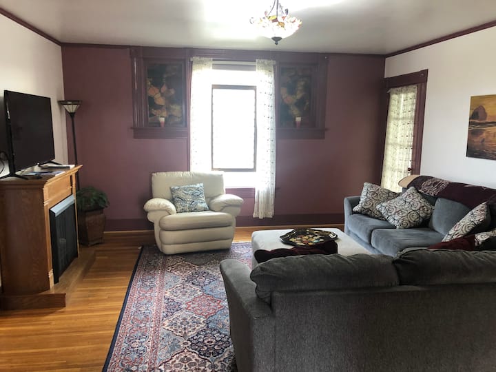 Partyof8: Court House Vintage Riverside Charm - Pendleton, OR