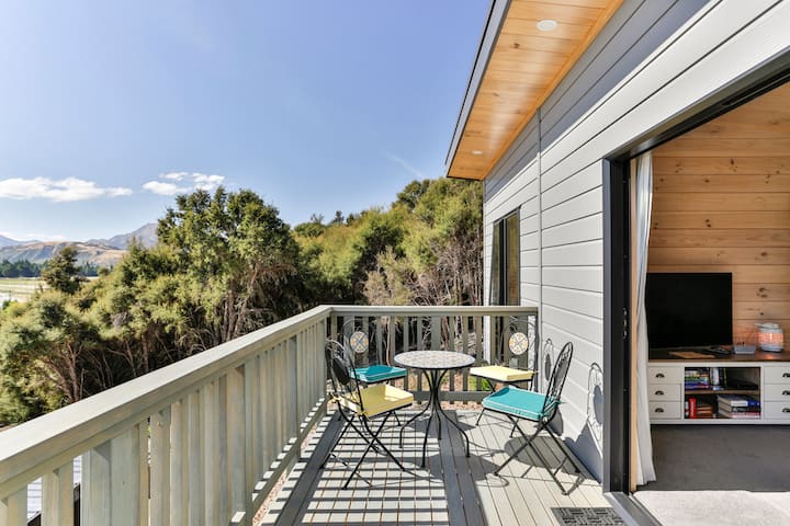 Hidden Hills Haven, Fully Self-contained Cottage - Wanaka